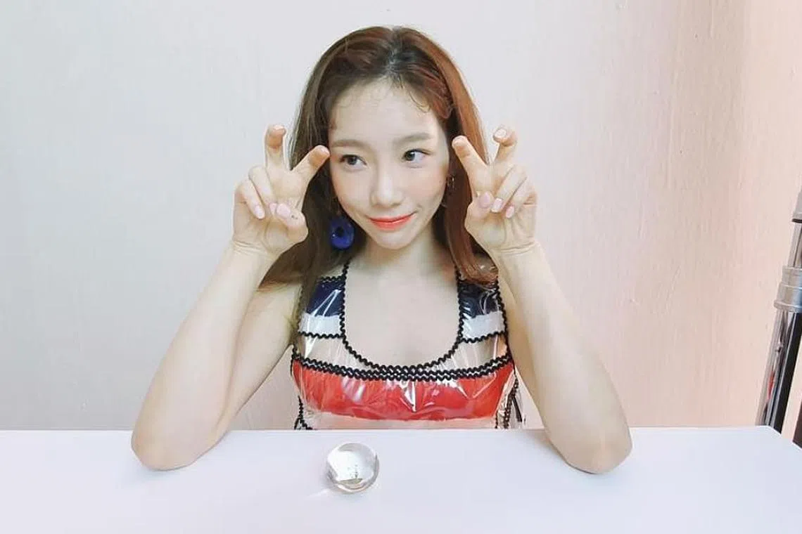 Girls' Generation Taeyeon's lip gloss nails are a vibe - Her World ...