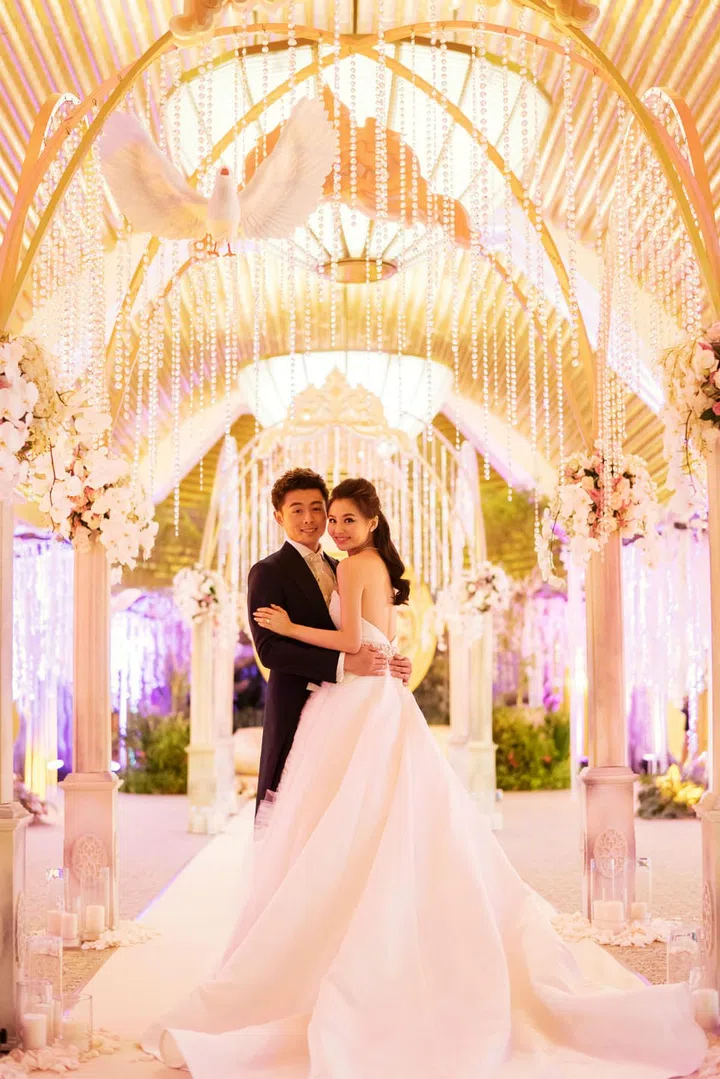 Cheryl Wee & Roy Fong's whimsical wedding banquet at the Ritz-Carlton ...