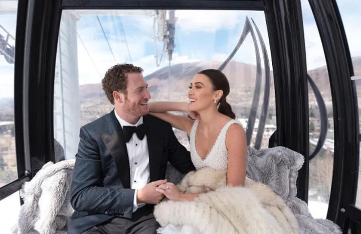 10 swoon-worthy couple poses to steal for your own wedding shoot - Her ...