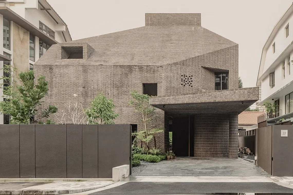 'Introverted' elderly couple's high-privacy Orchard Road bungalow ...