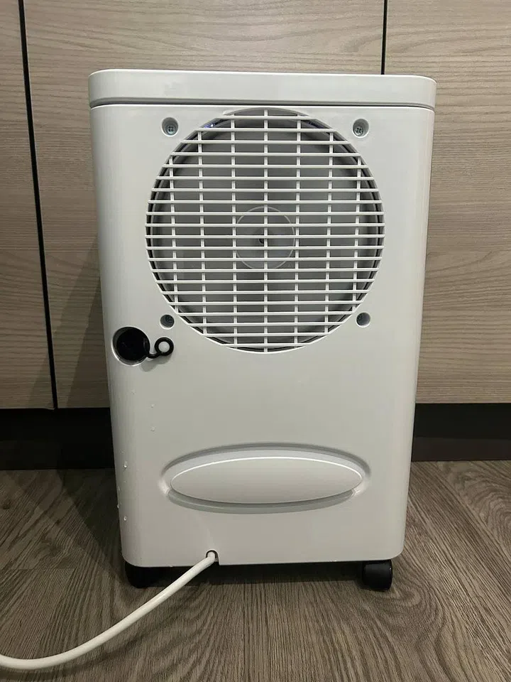 Mistral Dehumidifier with Ionizer and UV Review (MDH1022) | Home & Decor Singapore