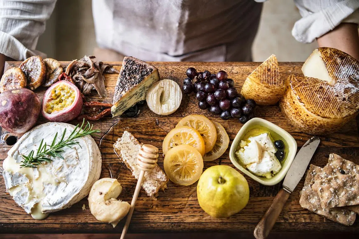 How to Make a Cheese Plate? 10 Easy steps! | Home & Decor Singapore