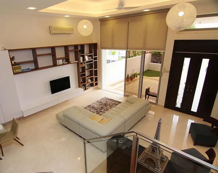 House Tour: Design tricks that help to brighten and visually enlarge a ...