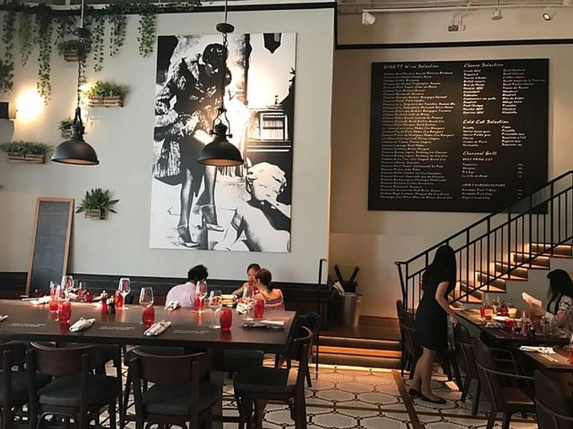 Review: Ginett is a great place for lunch, dinner and drinks - Home ...