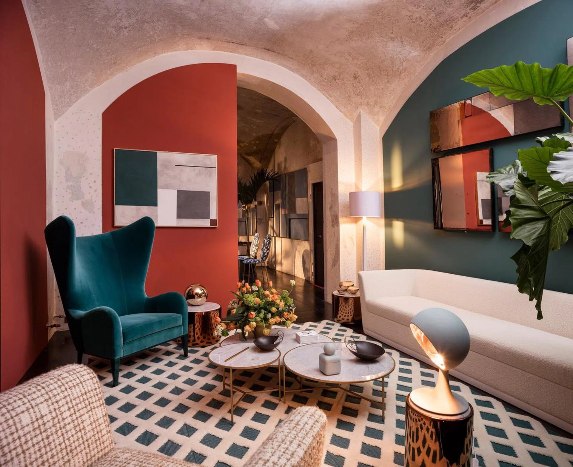 Home Tour: Four-room apartment with rich colours and gold finishes in ...