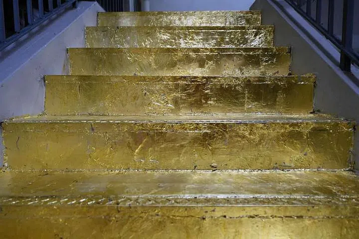 The staircase in this HDB block has been covered in gold - Home & Decor ...