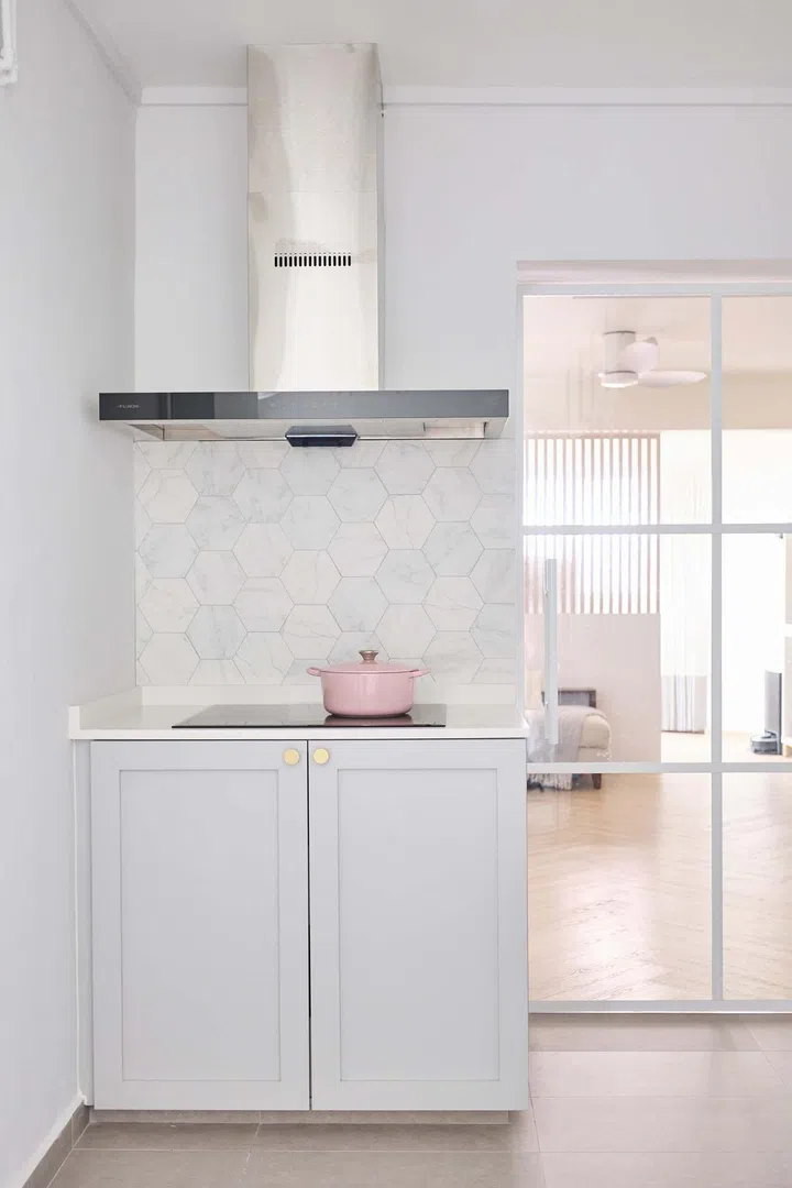 A logistics project manager & ecommerce sales manager’s 5-room HBD in ...