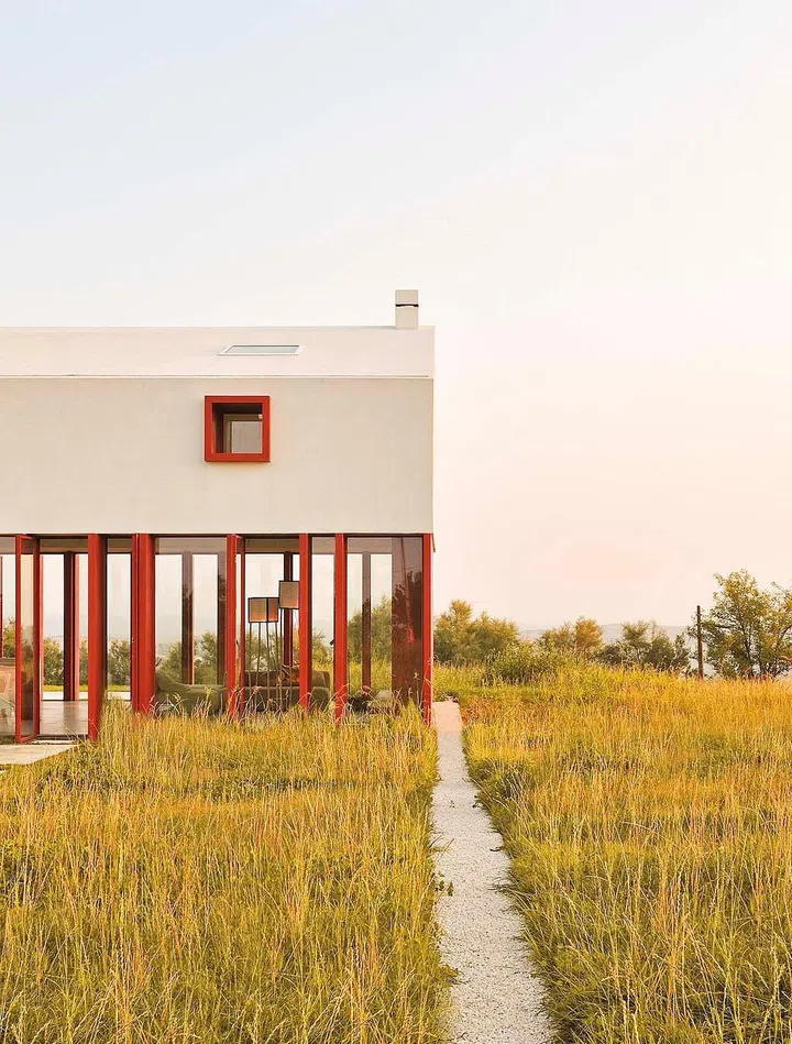 House Tour: A minimalist home that blends with its bucolic surroundings ...