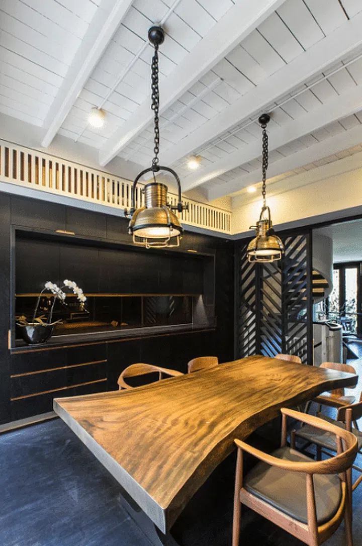 House Tour: An elegantly restored colonial shophouse with surprisingly ...