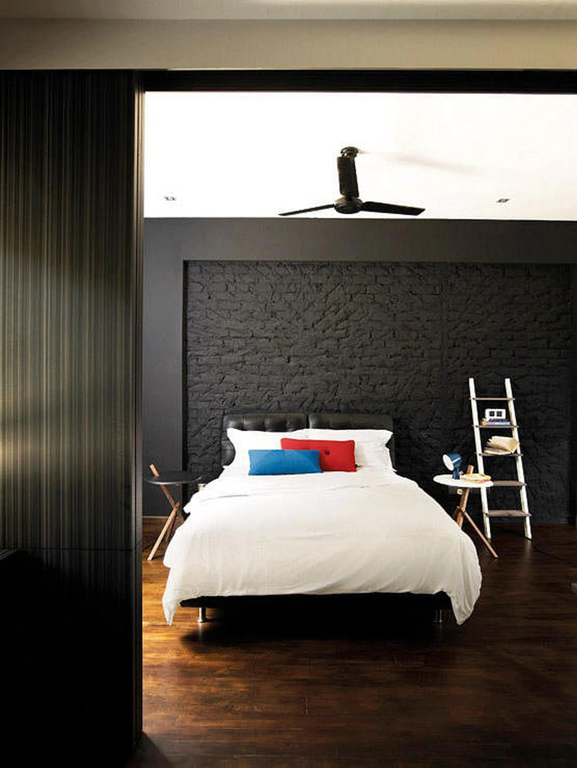 10 cool homes that use black walls - Home & Decor Singapore | Home ...