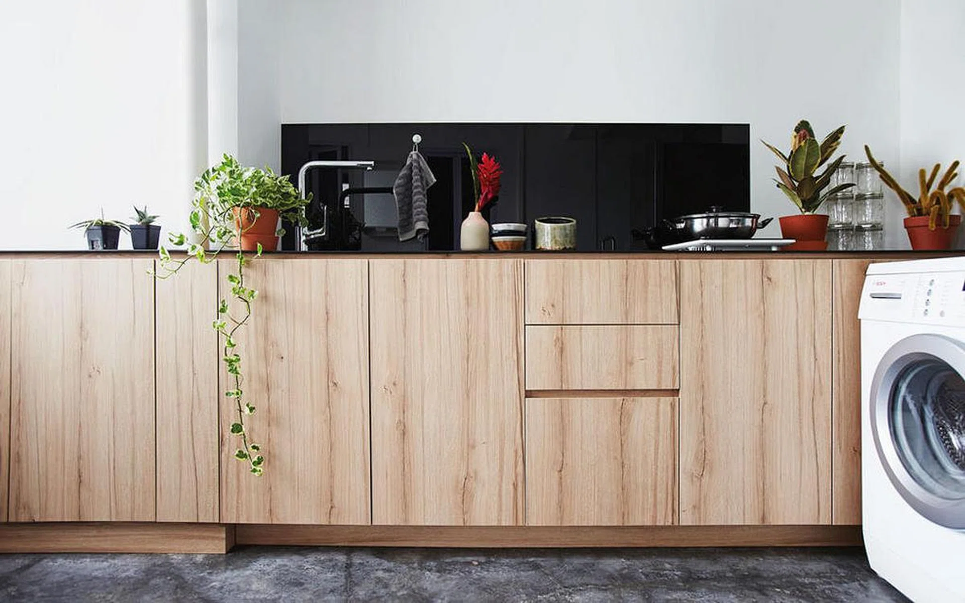 Kitchen design ideas: 10 simply stylish wood-tone HDB flat kitchens ...