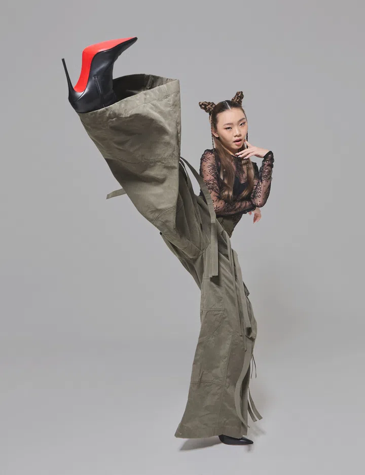 ALLY TEO：20岁勇敢追梦，在音乐与模特之间掌握节奏 | NUYOU Singapore