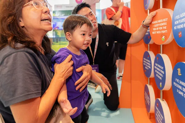 MONEY FM 89.3 Tencent Singapore Champions Conversations on Healthy Gaming with Families at IMDA ...