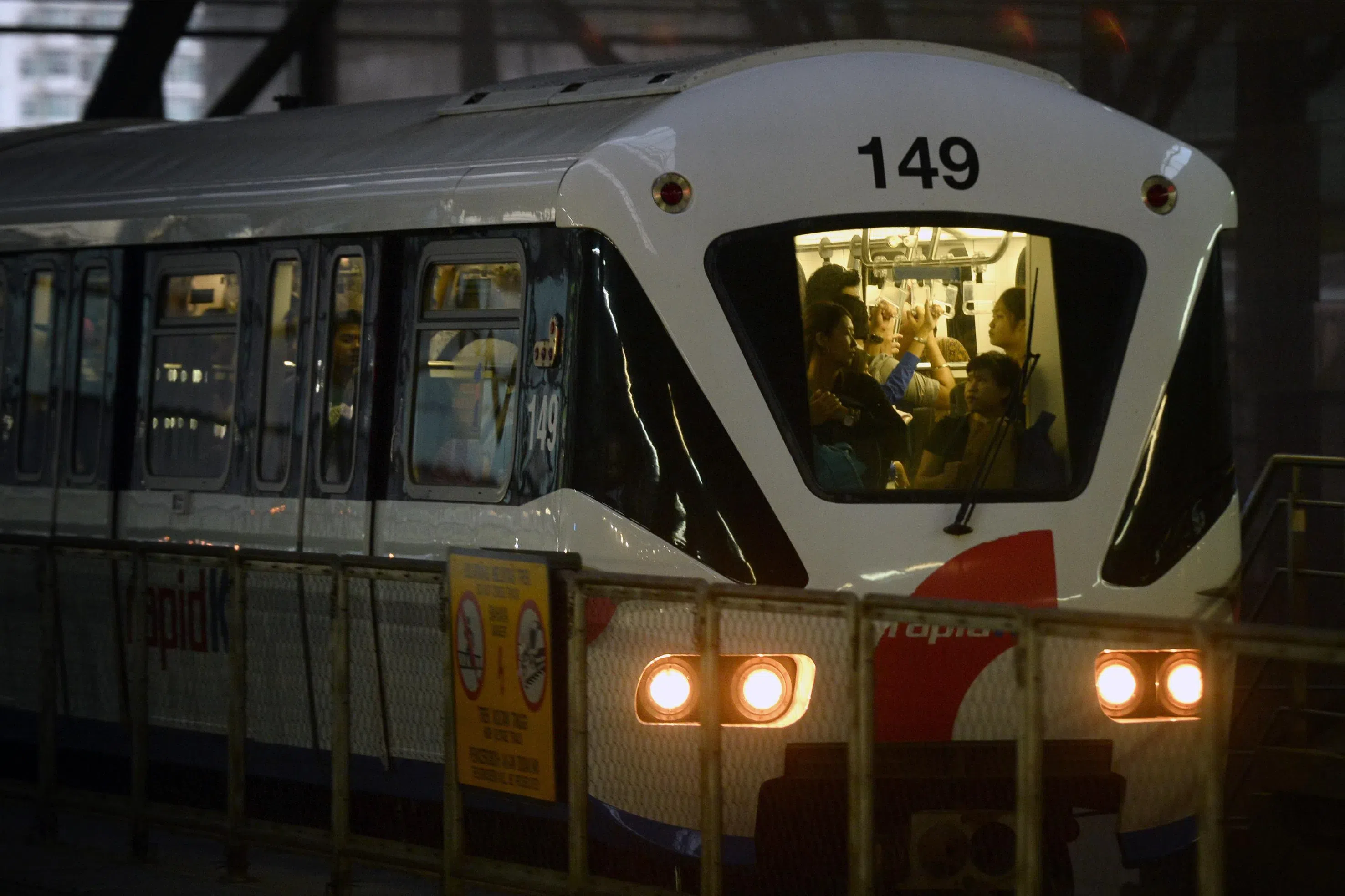 Visually impaired man in KL dies after fall onto tracks, hit by LRT | STOMP