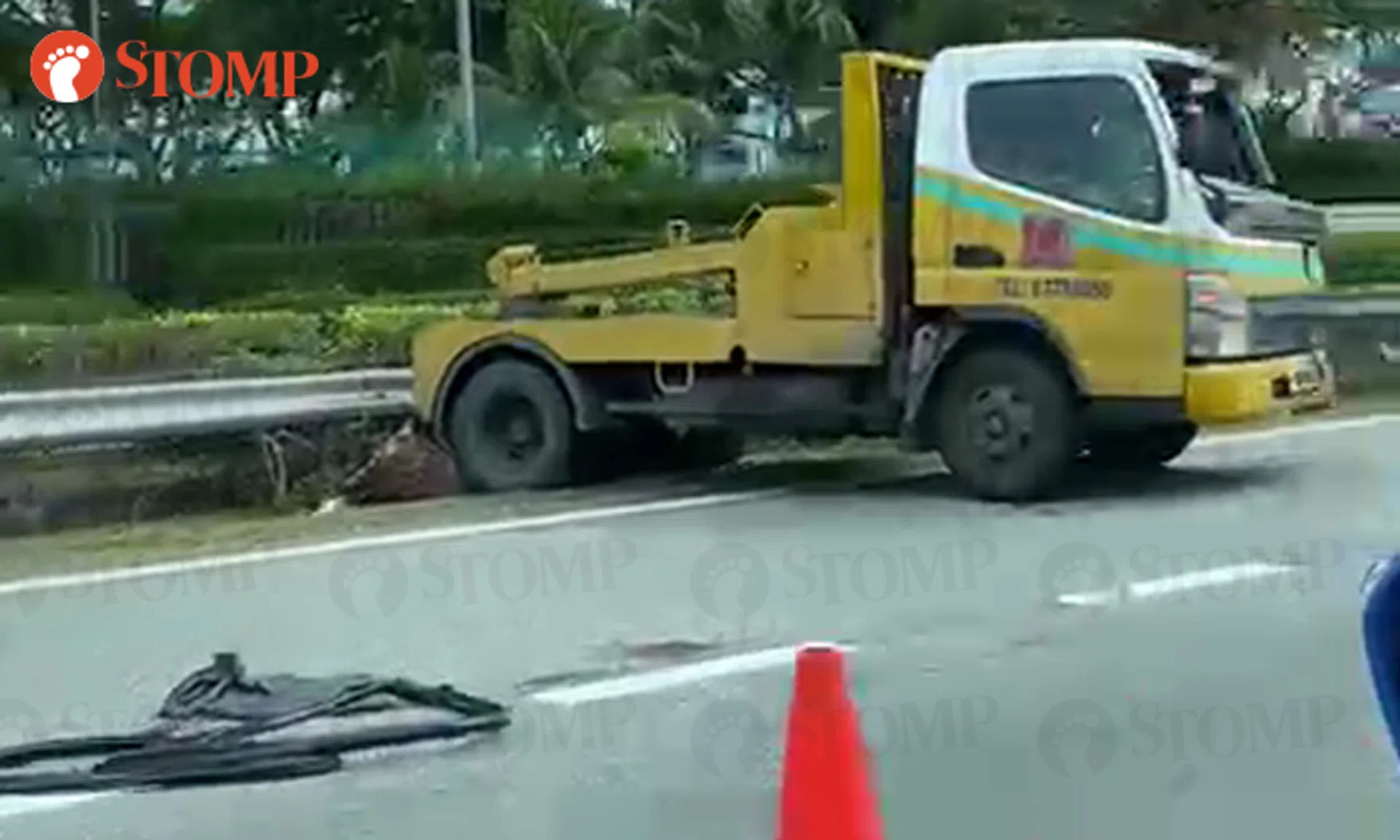 2 taken to hospital after tow truck and mobile crane in accident along ...