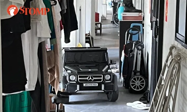'Huge' toy Mercedes car blocks common corridor in Toa Payoh | STOMP
