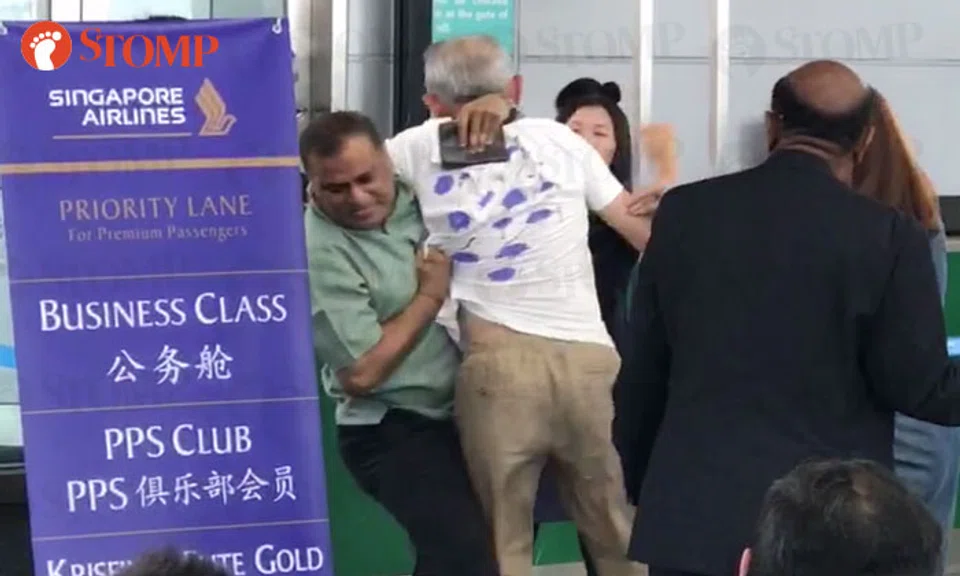 Fight or flight? It's fight for these uncles while waiting to board SQ ...