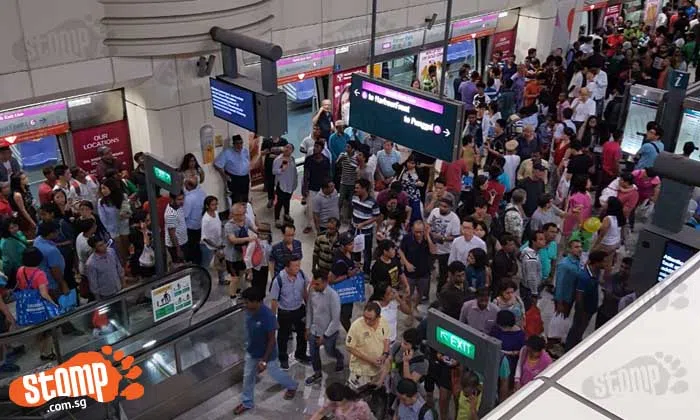Sea of commuters after NEL train service disruption | STOMP