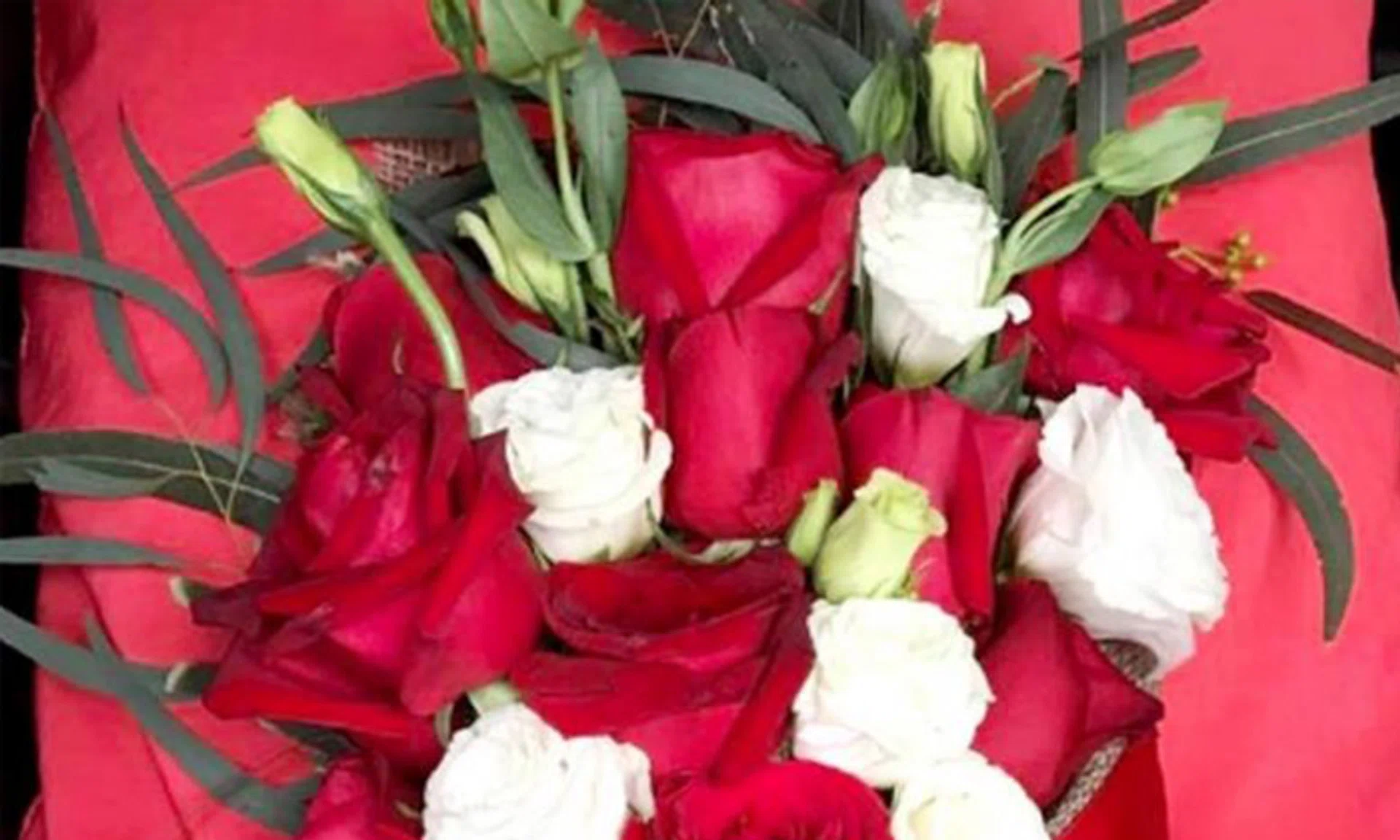 Two florists break customers' hearts by failing to fulfill over 350 ...