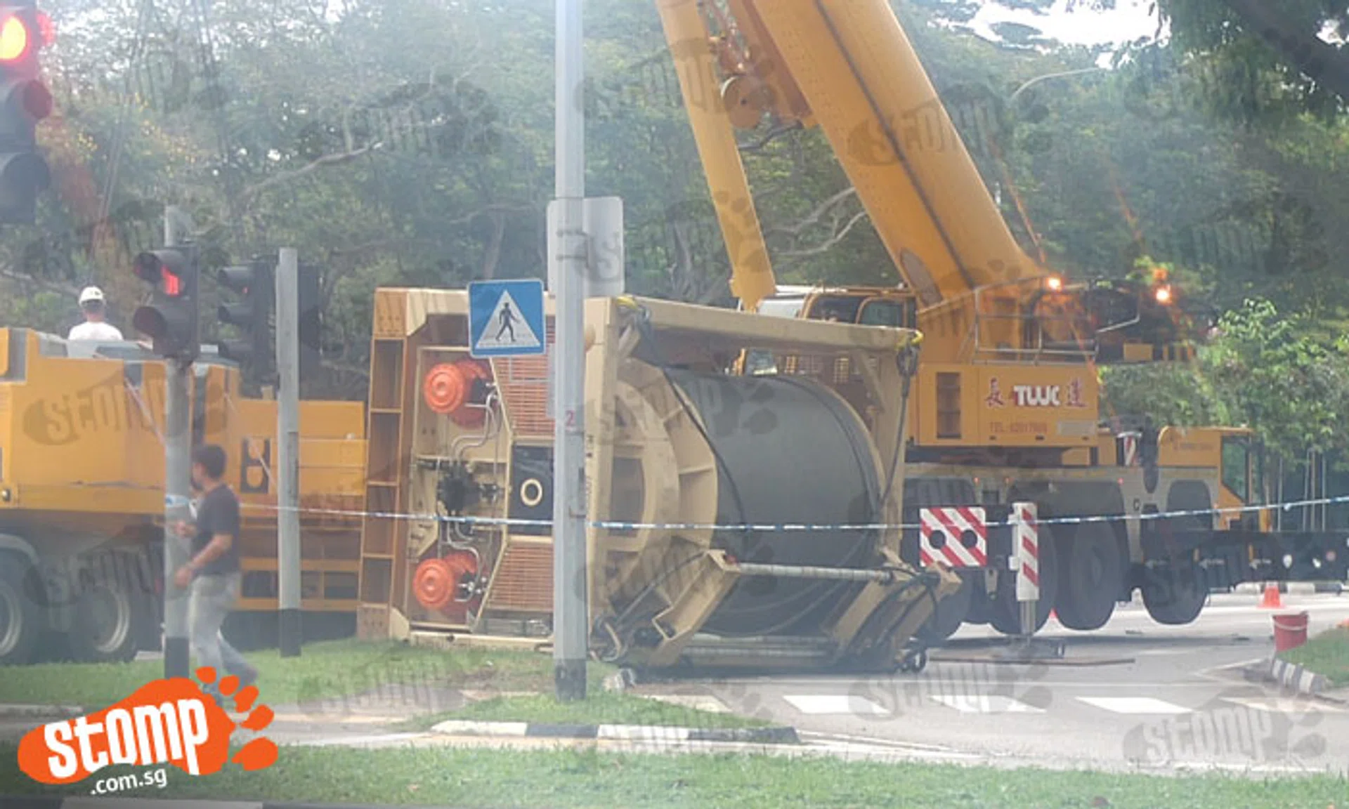 What happened? Huge machine topples off of lorry at West Coast Link | STOMP