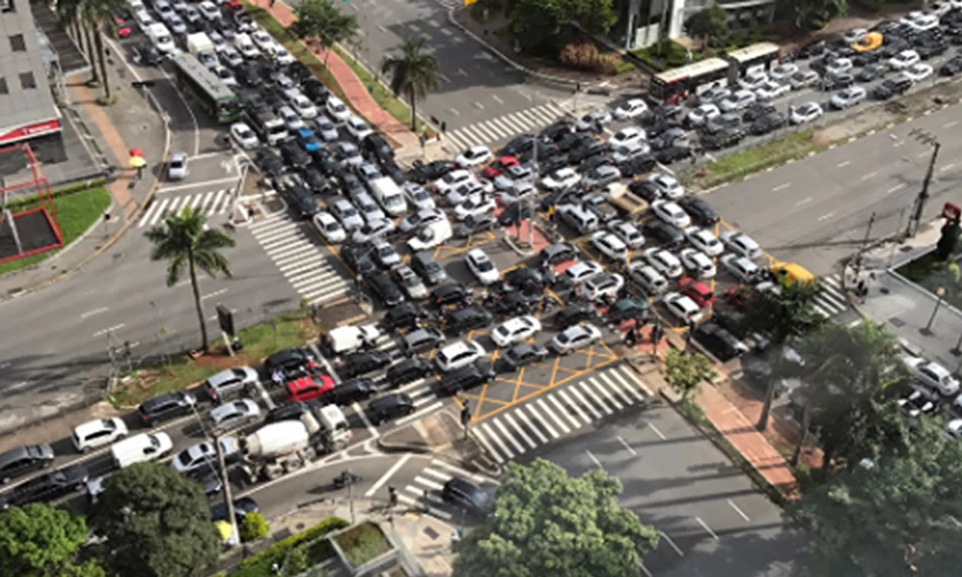 This horrific traffic jam in Brazil is every driver's worst nightmare ...
