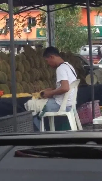 Love durians? Watch the disgusting way this Malaysian seller wraps your ...
