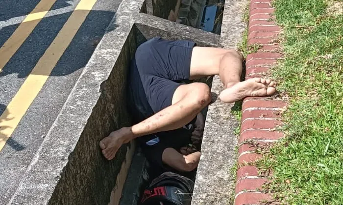 E-biker falls head first into Eunos drain: Should photographer have ...