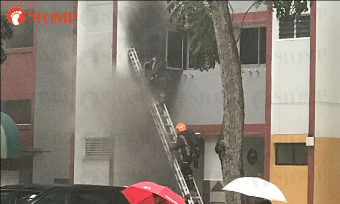 Fire breaks out at Blk 424 Tampines St 41 | STOMP