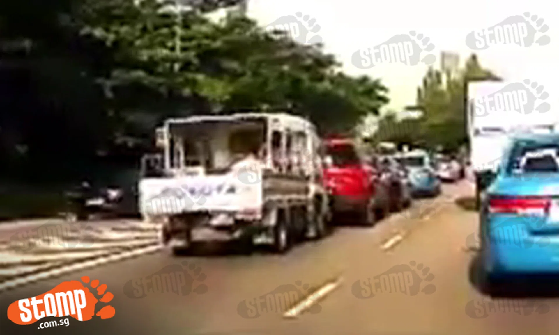 Driver's slow reflexes cause 3-vehicle chain collision along MCE near ...