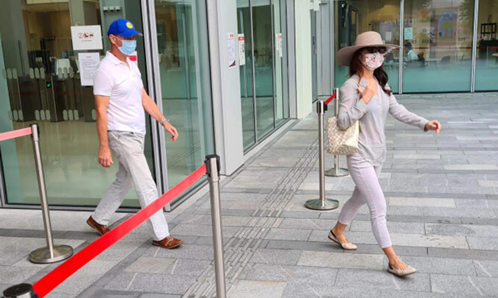 Couple shout and gesture aggressively at SDAs who told them to wear ...