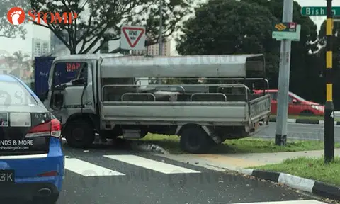 Car and lorry in accident along Bishan Road | STOMP