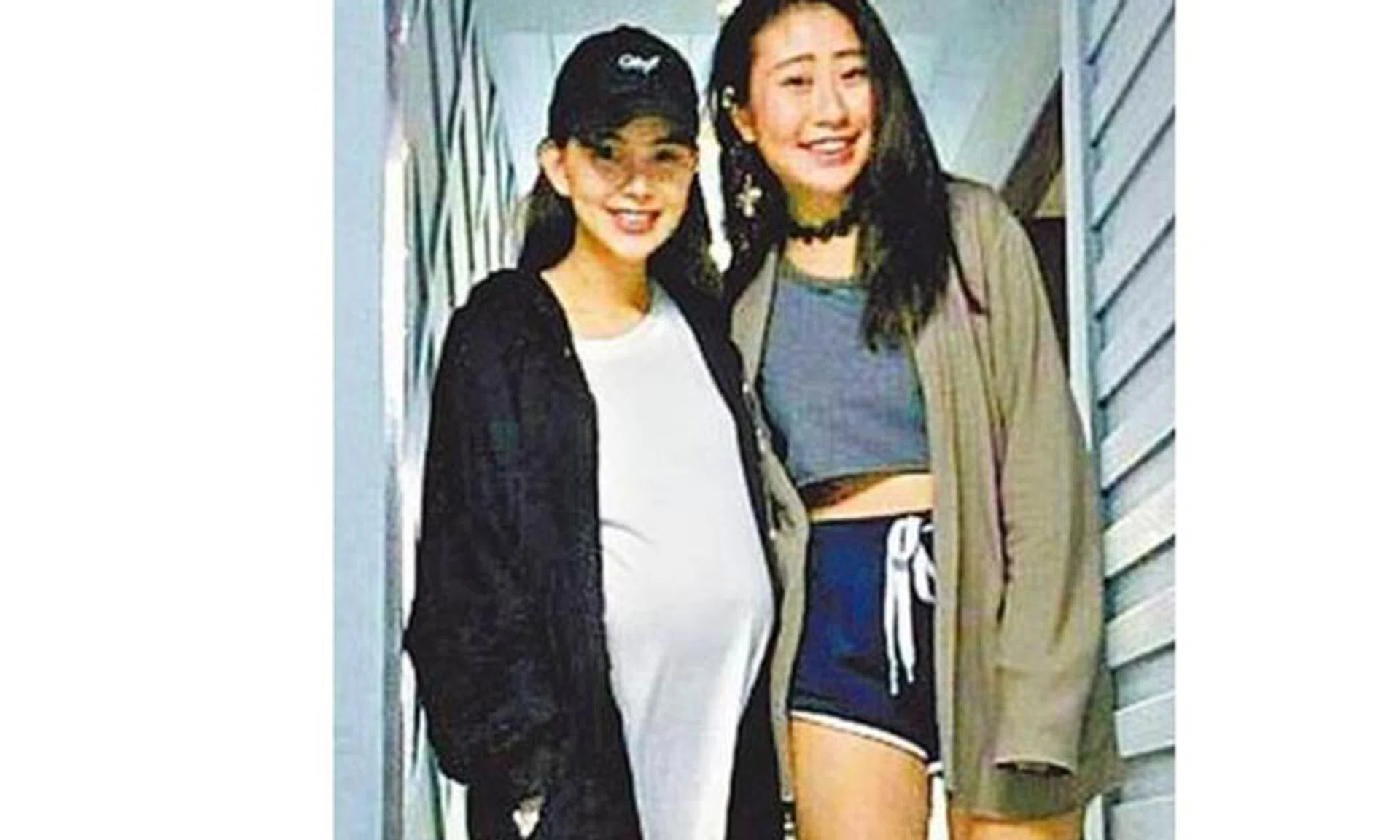 Hannah Quinlivan poses for photo with fan, but sharp-eyed netizens are quick to point out this ...