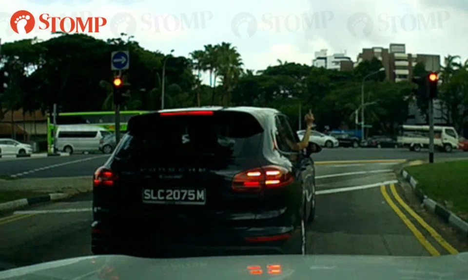 Porsche driver flashes middle finger 3 times at Stomper, plays braking ...
