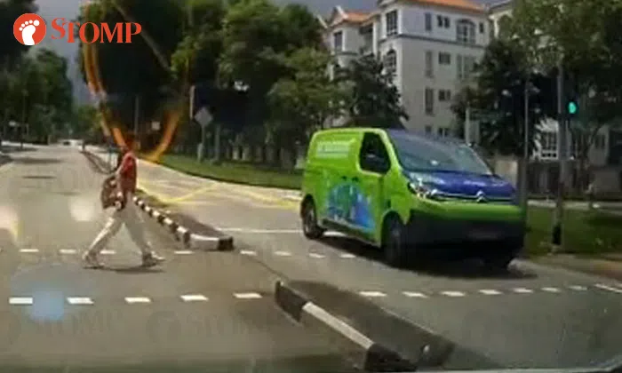 Pedestrian disregards cars, crosses road when traffic light not in her ...
