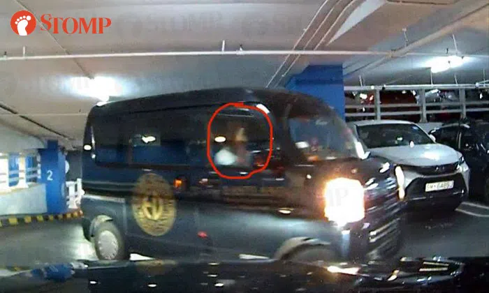 Driver honks and points middle finger at Stomper over 'minute ...