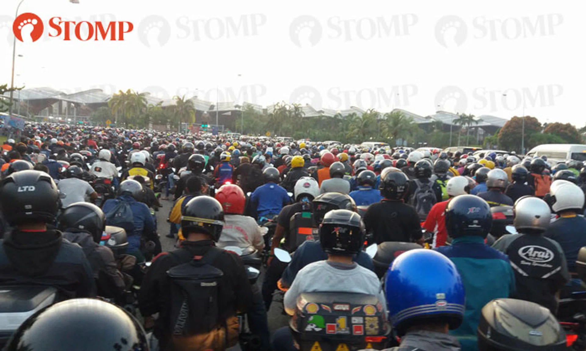 Biker stuck in 1-hour jam at JB Customs: "It's usually not like this ...