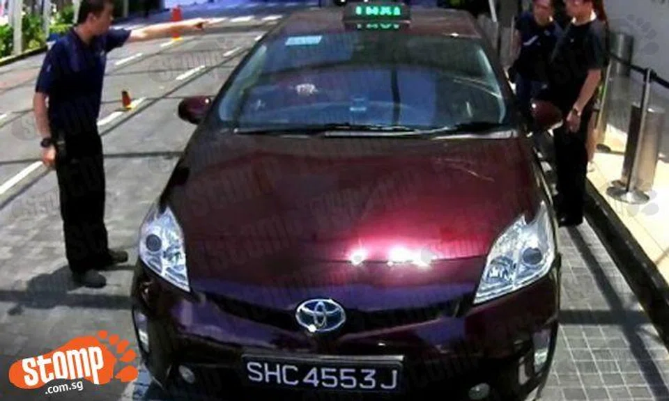 Picky SMRT taxi driver holds up queue at MBS Tower 1 and hurls ...