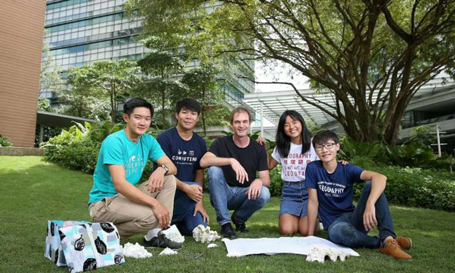 NUS students put on blast for taking giant clam shell | STOMP