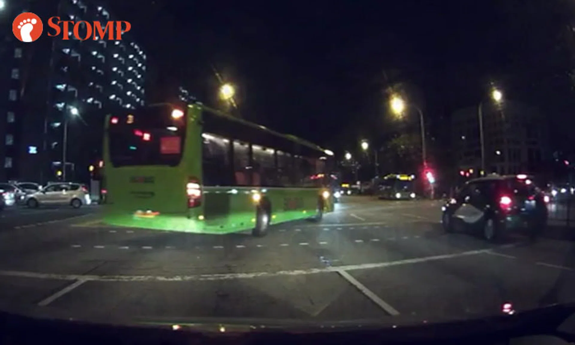 Bus cuts across multiple lanes to make right turn at Tampines junction ...
