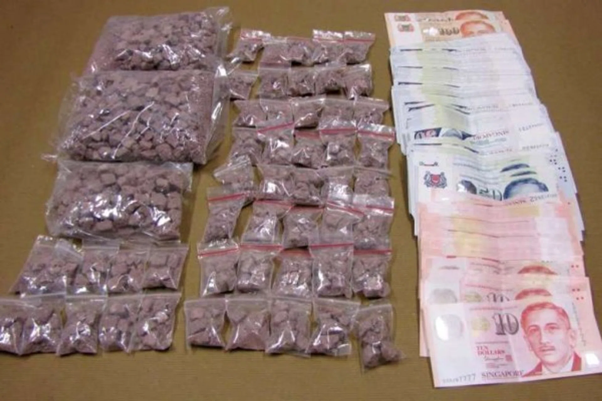 5 people arrested and more than 2kg of drugs seized in CNB operation ...