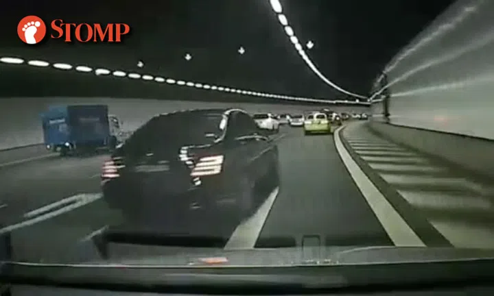 Reckless Mercedes driver cuts into lane at high speed along KPE | STOMP