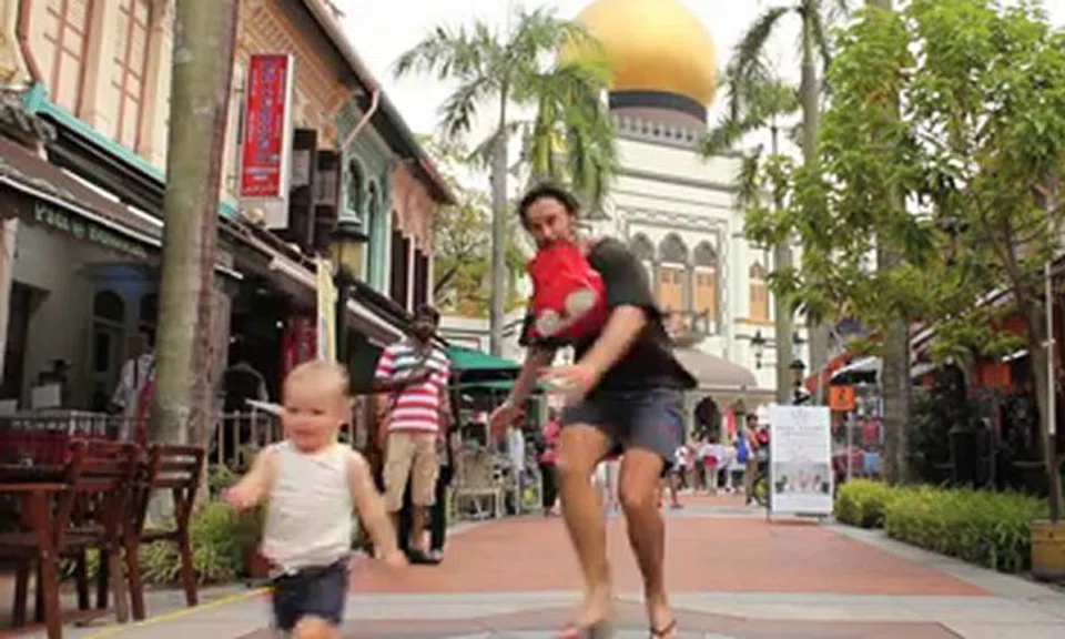 Toddler tour guide leads Kiwi dad on..., Latest News - STOMP