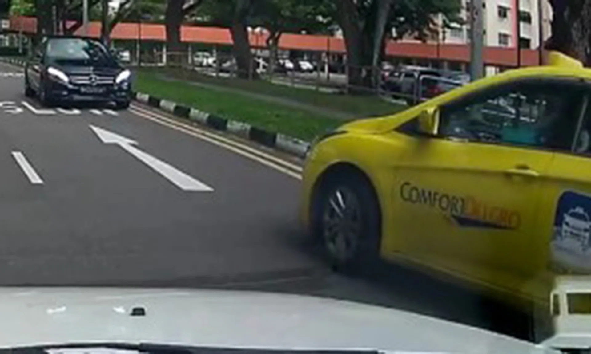 Driver and cabby become 'road bros' -- teaming up against Merc driver going against traffic | STOMP