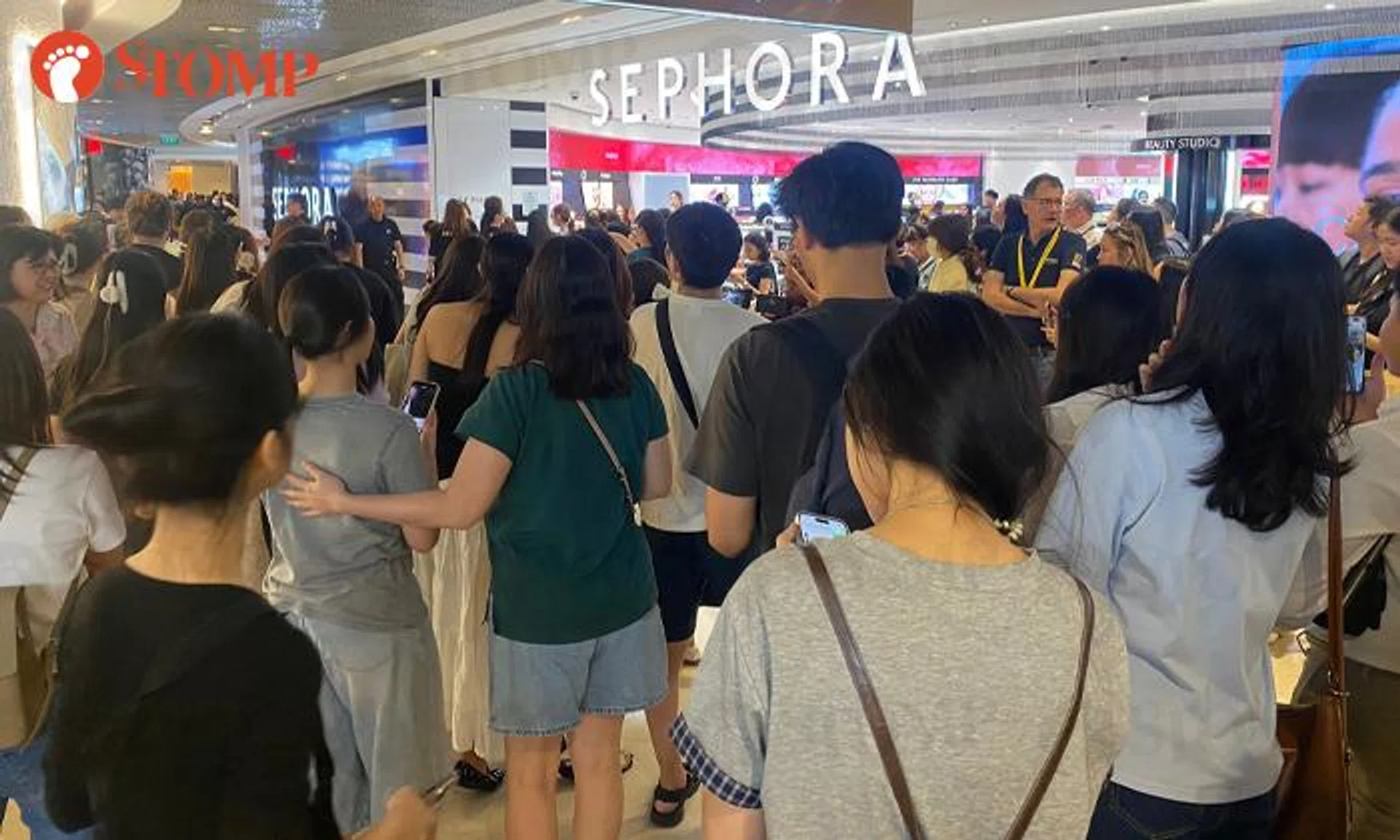 Superstar Henry Lau draws large crowd at ION Orchard | STOMP