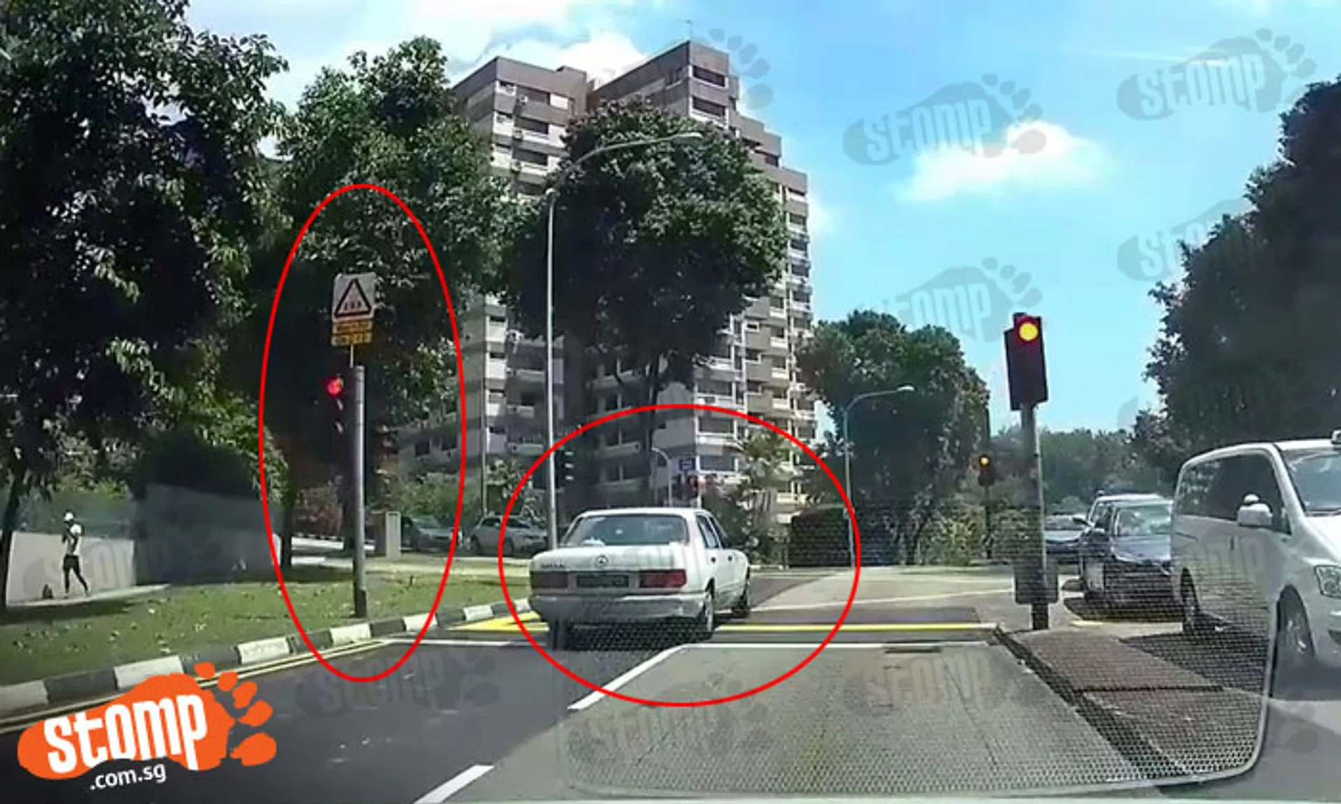 Gotcha! Merc driver caught beating red light | STOMP
