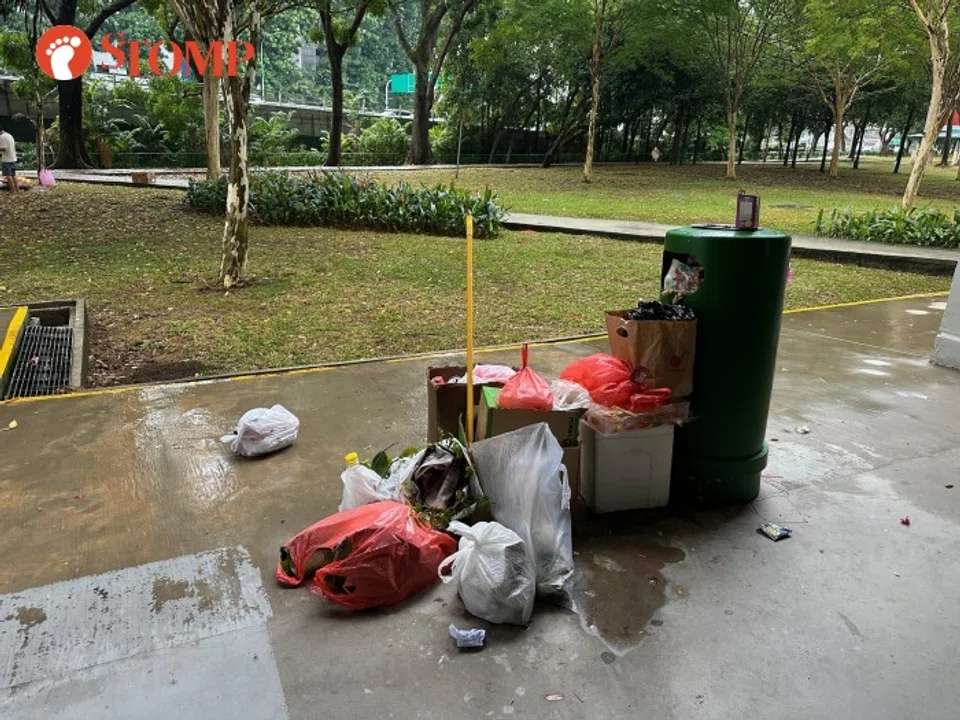 Why can't people throw away their trash properly? Yishun resident calls ...