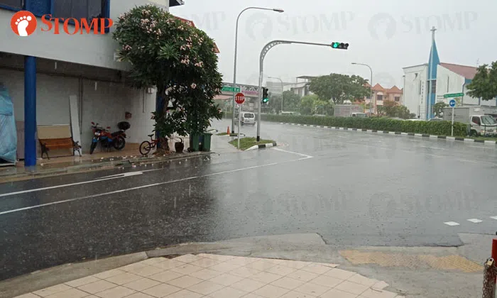 Gojek driver takes passenger to wrong destination and allegedly forces ...