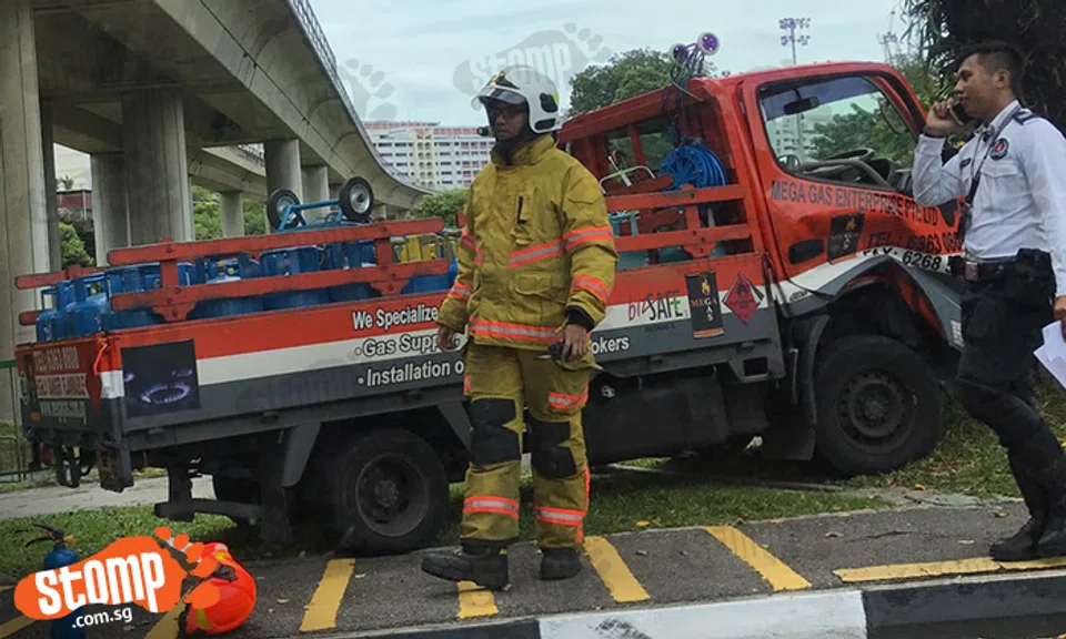Lorry carrying gas tanks mounts kerb and crashes into tree at Woodlands ...