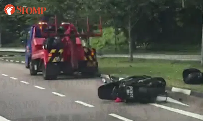 30-year-old biker sent to hospital after 3-vehicle accident along ...