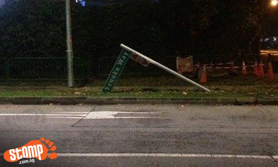 Damaged road sign at Senoko Way needs some fixing | STOMP